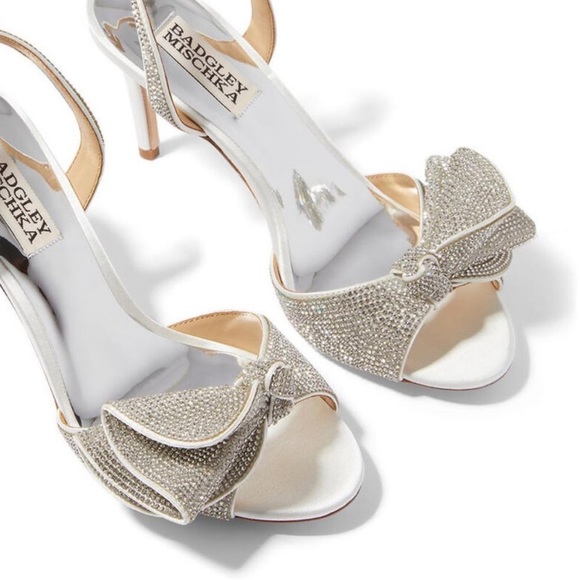 Badgley Mischka | Shoes | Badgley Mischka Rennie Heels Size 75 Soft ...